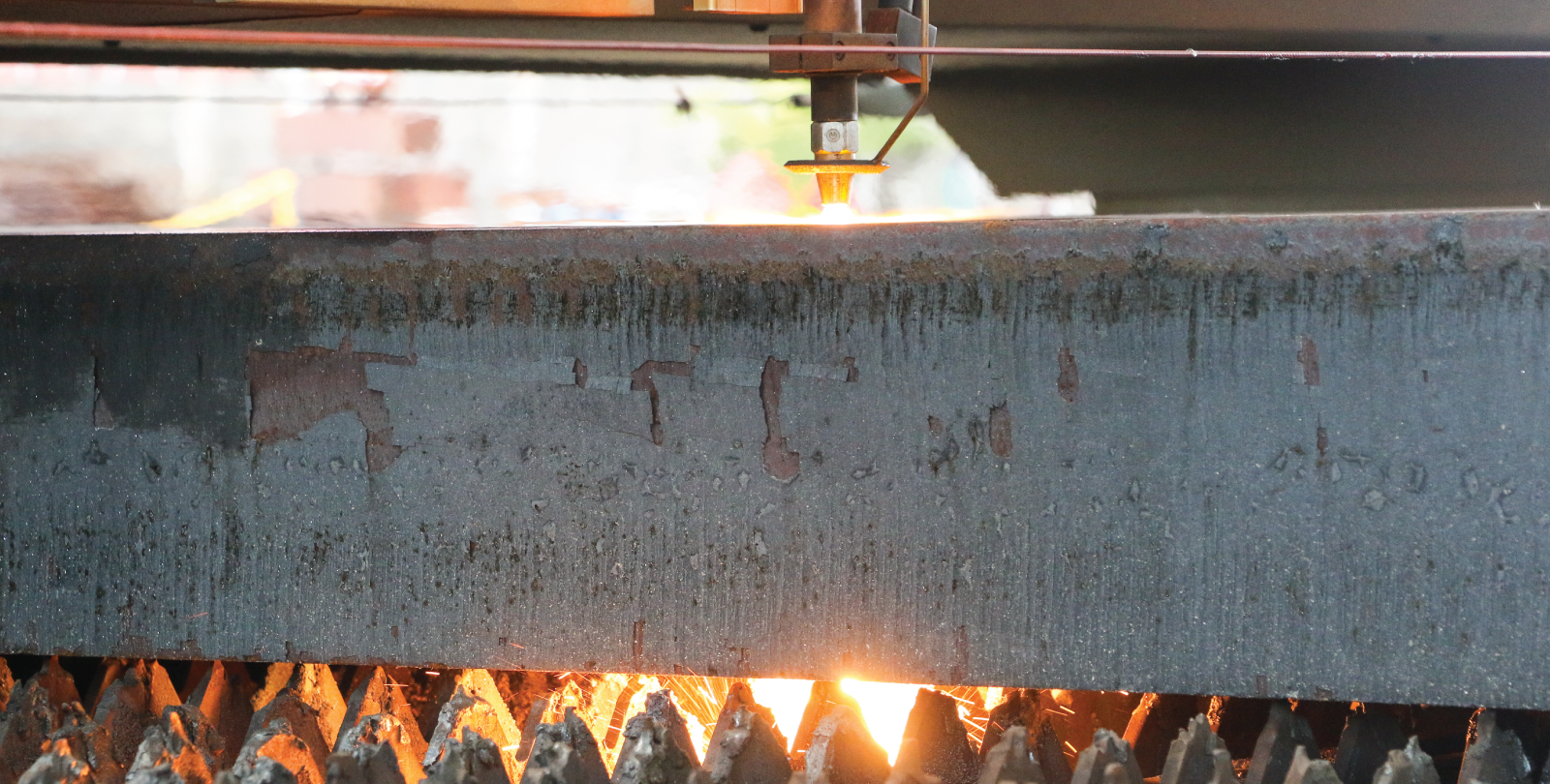 ¿Cómo cortar chapa de 150mm de espesor?